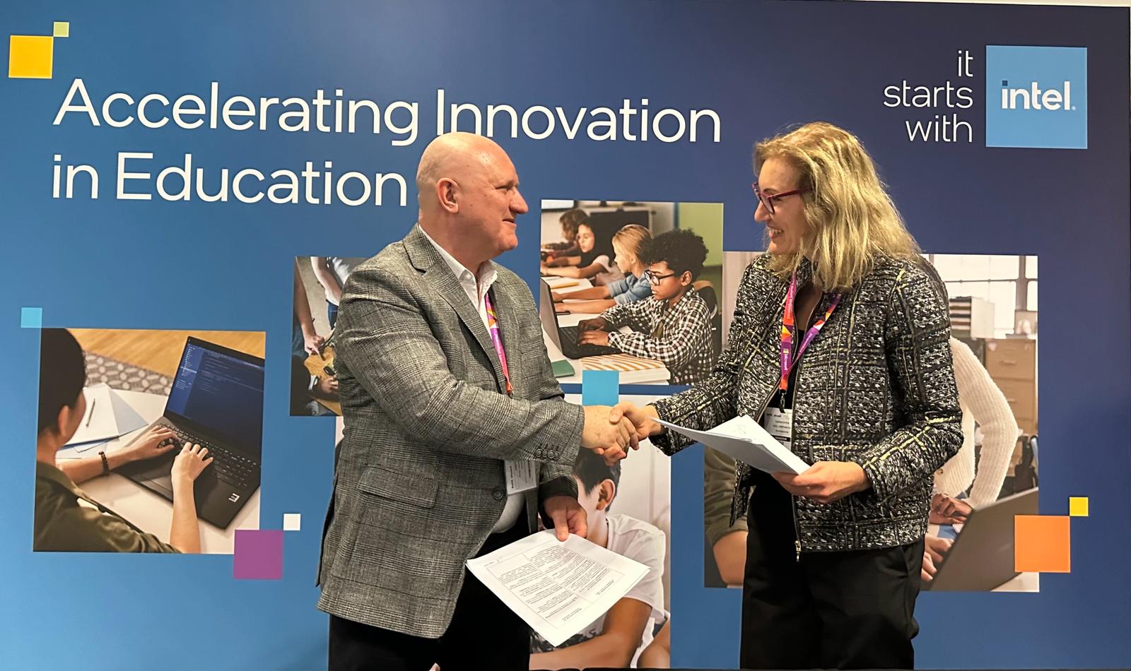 Intel ни предоставя уроци за STEM обучение - Аз-буки